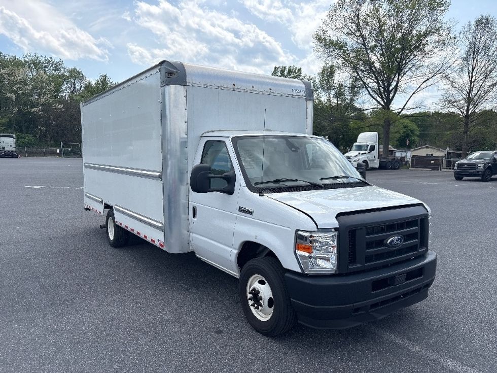 2022 Ford E350 Light Duty Box Truck
