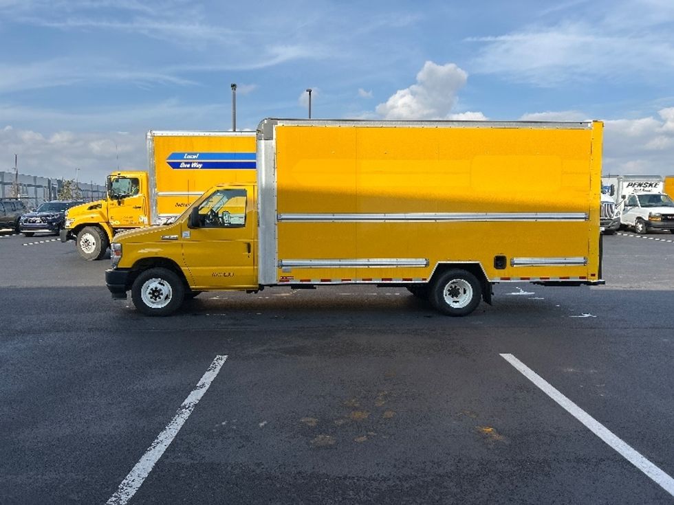 2022 Ford E350 Light Duty Box Truck