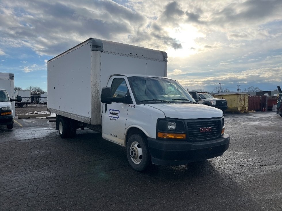 Used Light Duty Box Trucks for Sale - Penske Used Trucks