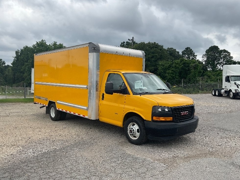 Used GMC Light Duty Box Trucks for Sale - Penske Used Trucks
