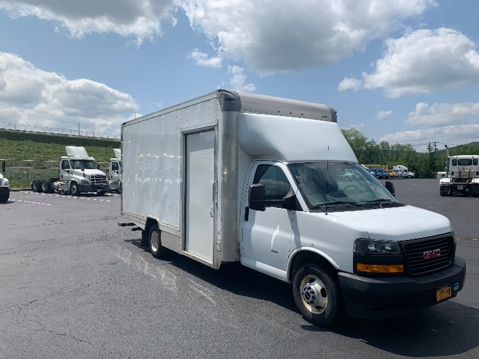 Used GMC Light Duty Box Trucks for Sale - Penske Used Trucks