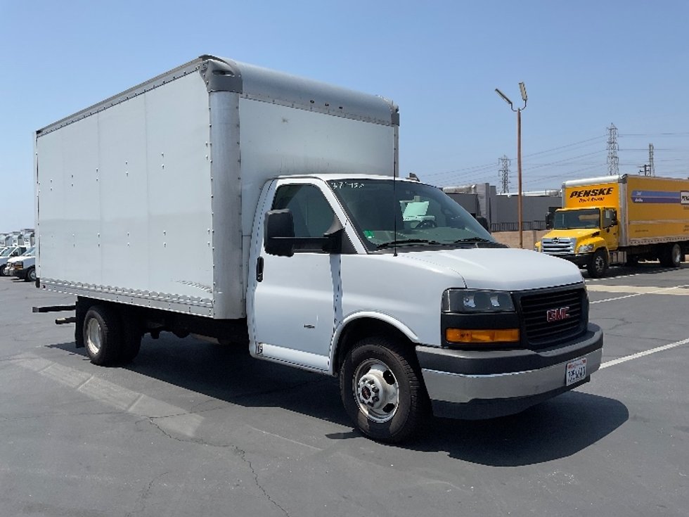 Used GMC Light Duty Box Trucks for Sale in CA - Penske Used Trucks