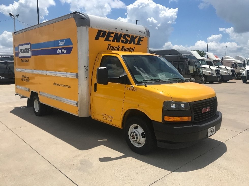 Used Light Duty Box Trucks for Sale in MI - Penske Used Trucks