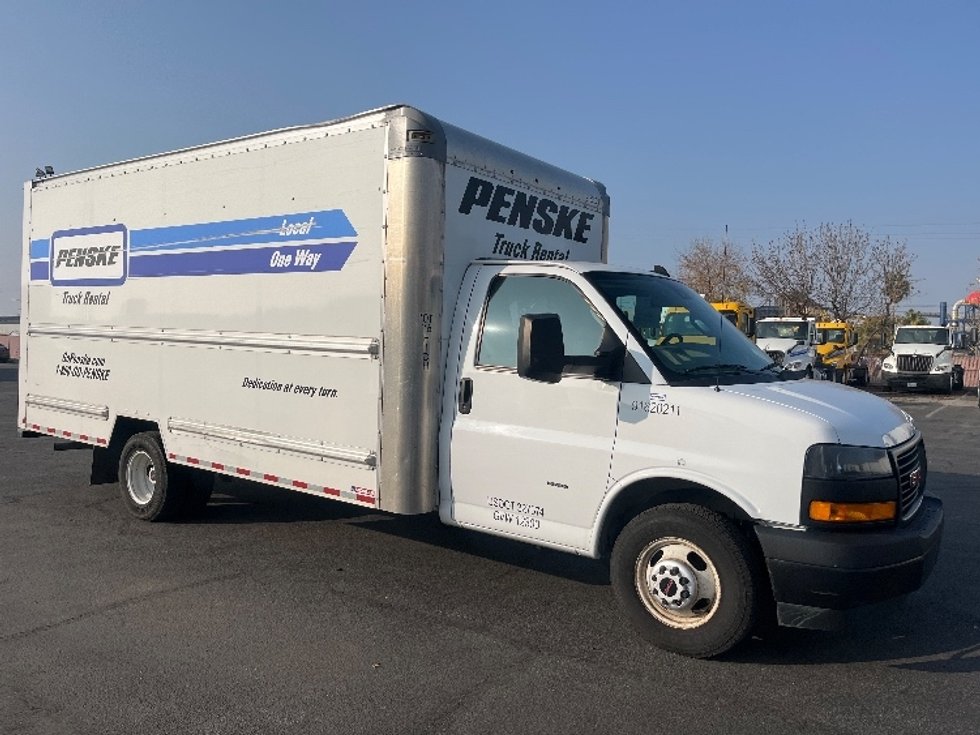 Used Light Duty Box Trucks for Sale - Penske Used Trucks