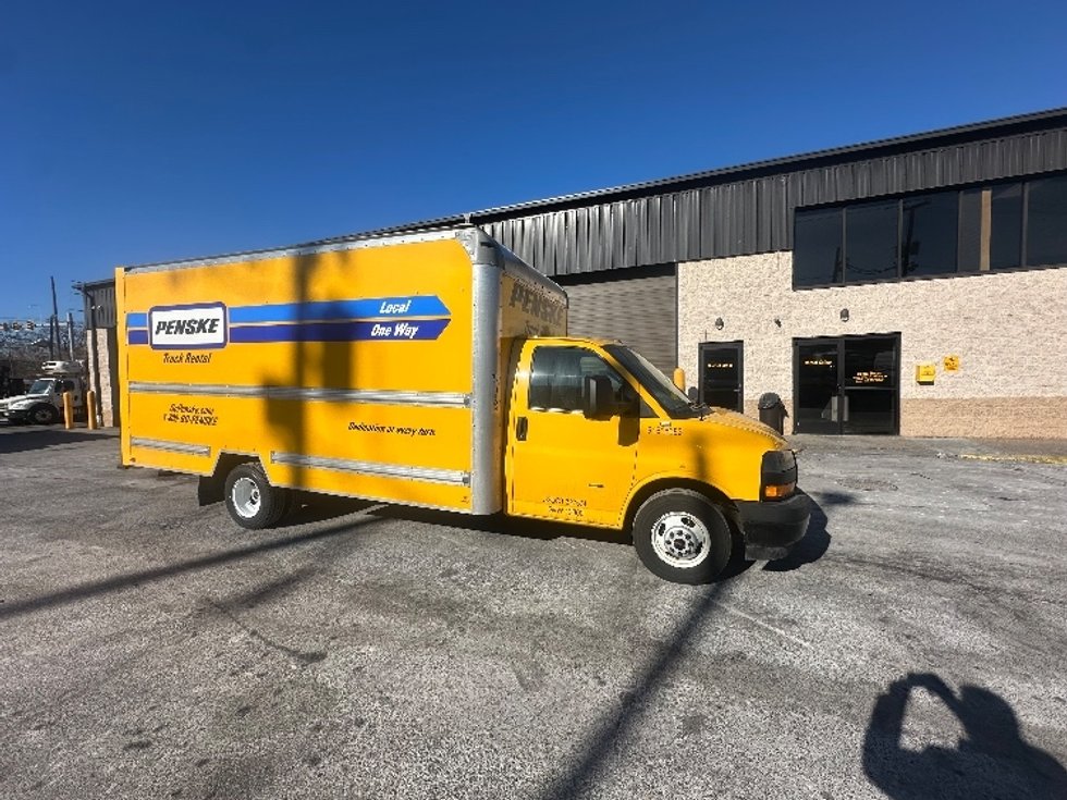 Used Light Duty Box Trucks for Sale - Penske Used Trucks