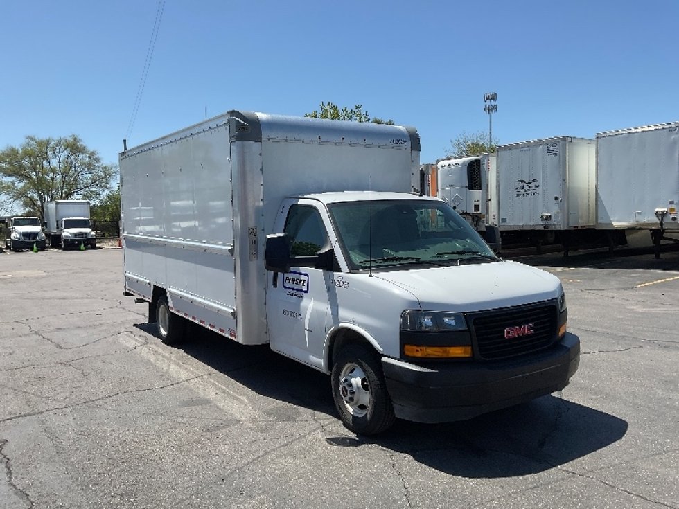 Used Light Duty Box Trucks for Sale - Penske Used Trucks