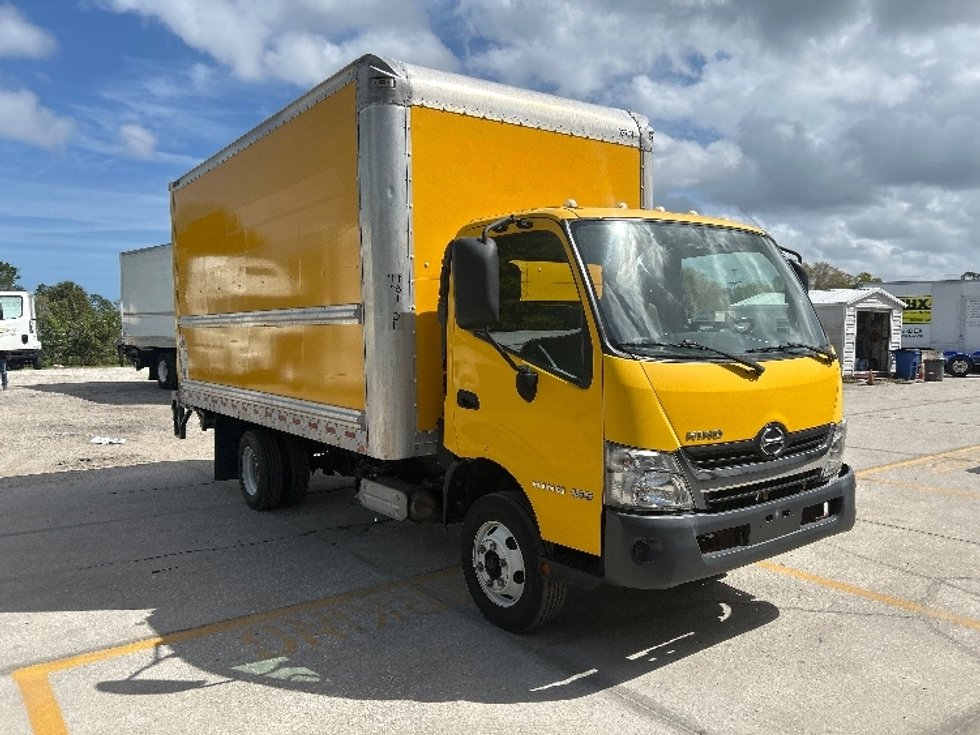 Used Light Duty Box Trucks for Sale - Penske Used Trucks