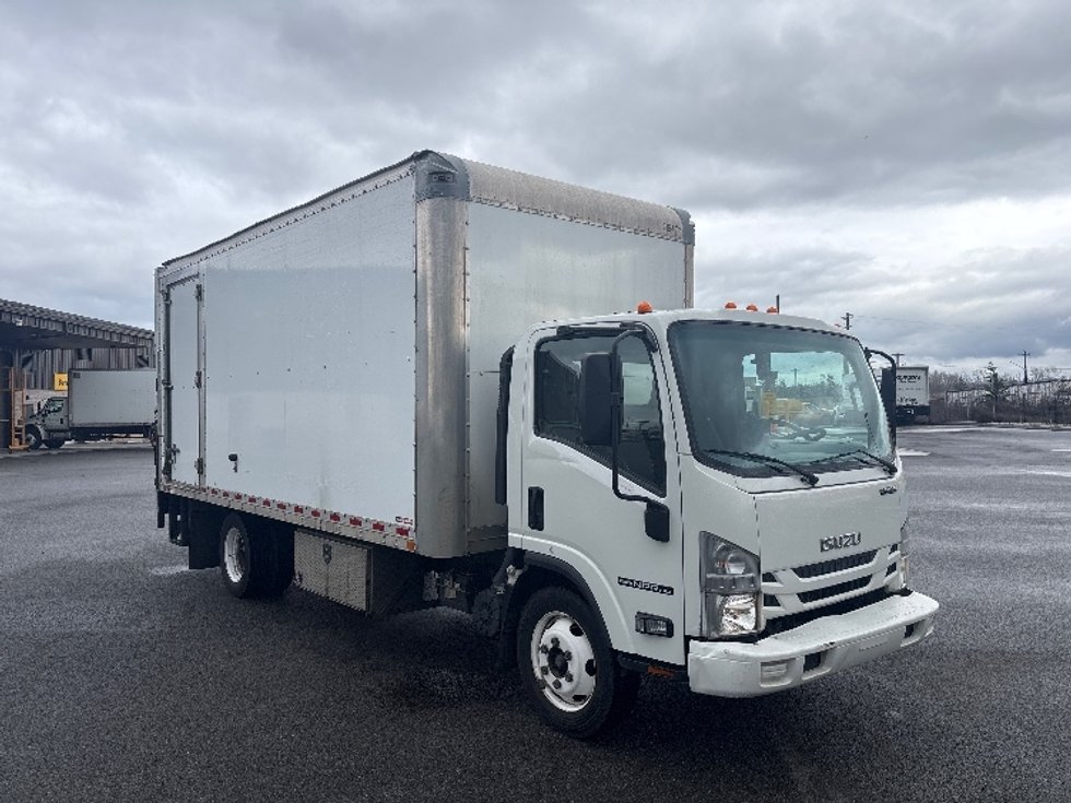 Used Isuzu Light Duty Box Trucks for Sale - Penske Used Trucks