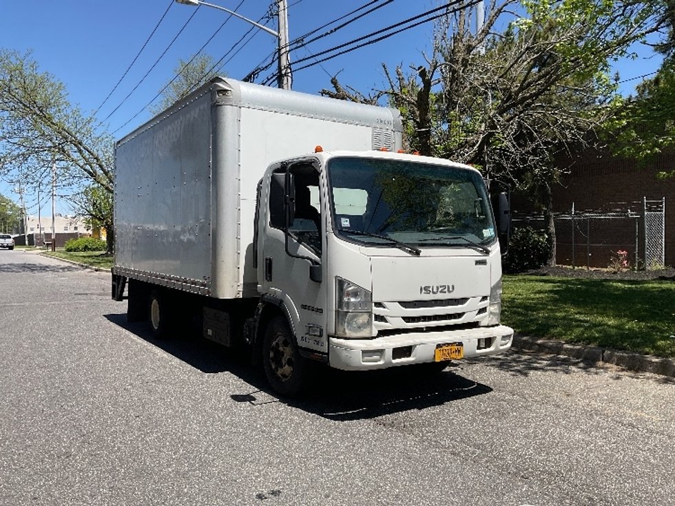 Used Isuzu Light Duty Box Trucks for Sale - Penske Used Trucks