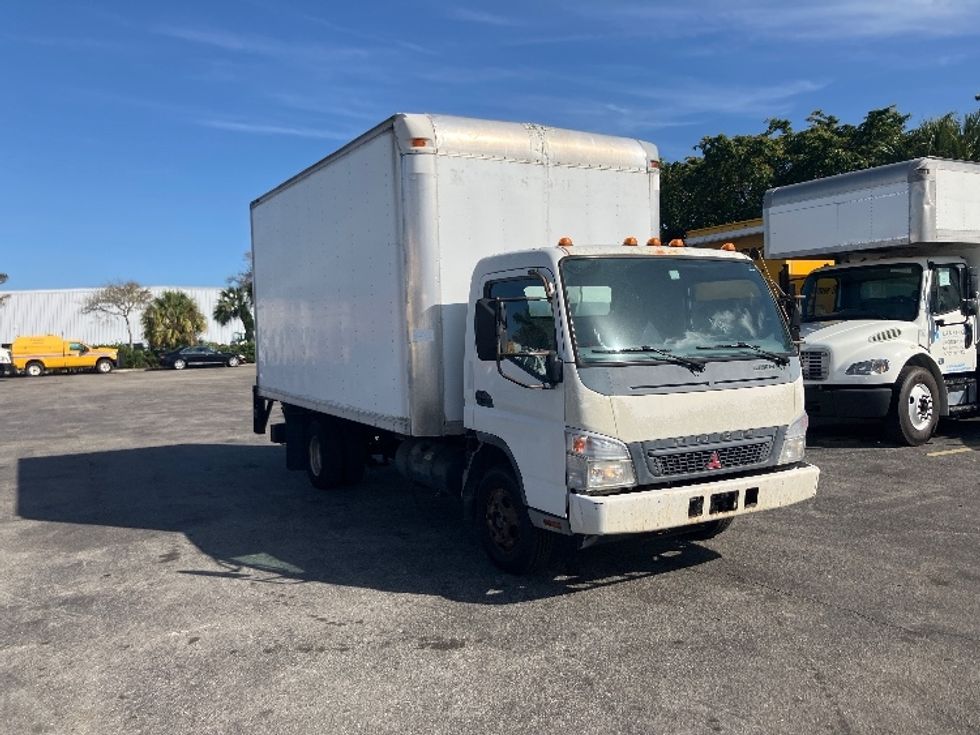 2013 Mitsubishi FUSO FE140 Light Duty Box Truck