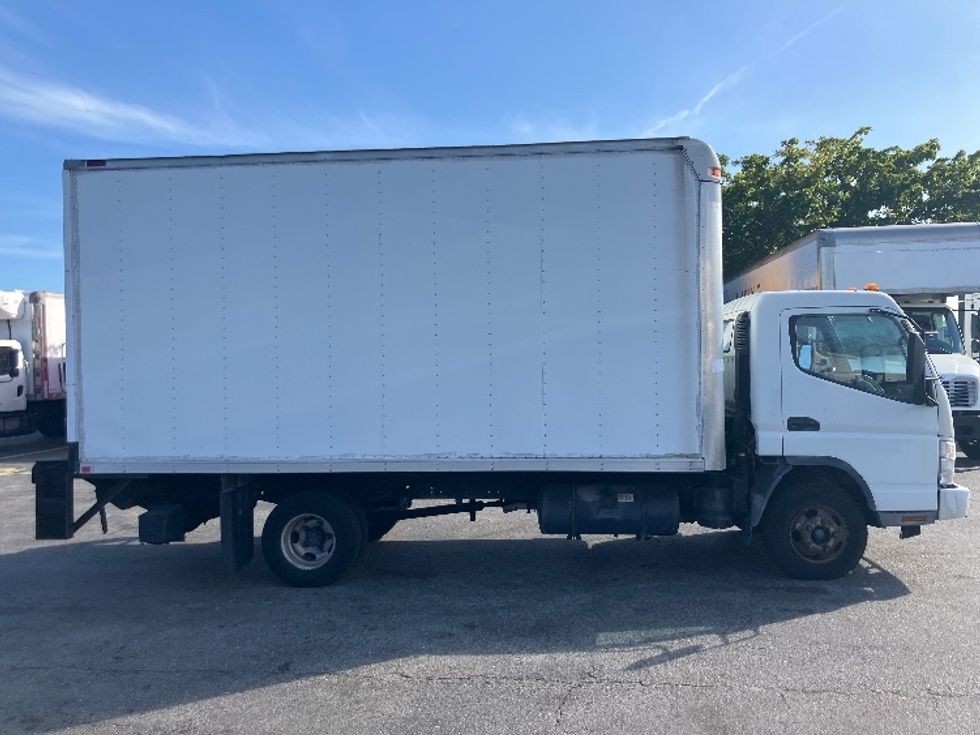 2013 Mitsubishi FUSO FE140 Light Duty Box Truck