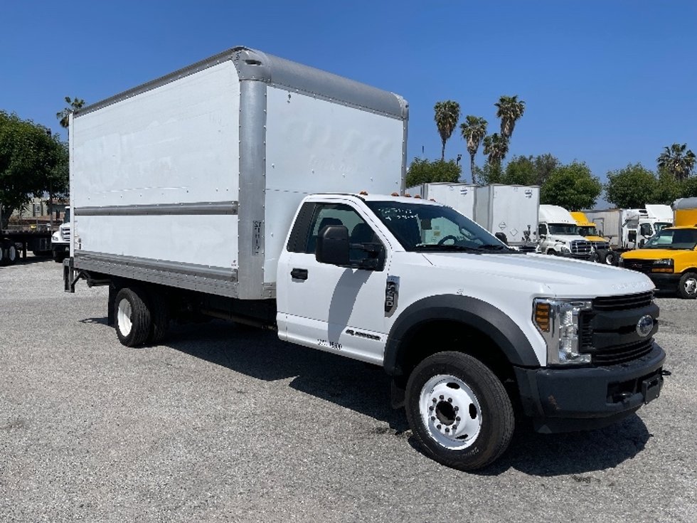 Used Ford F450 Medium Duty Box Trucks for Sale - Penske Used Trucks