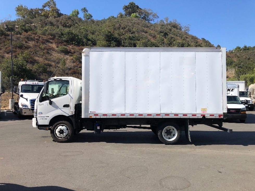 2018 Hino 195 Medium Duty Box Truck