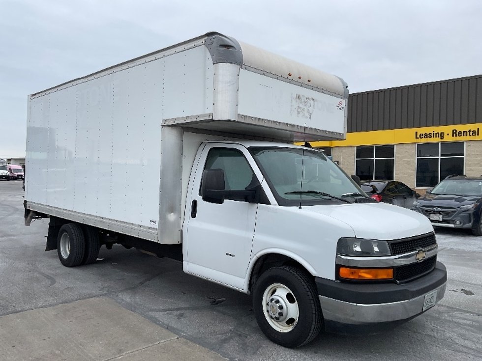 Used Chevrolet Light Duty Box Trucks for Sale - Penske Used Trucks
