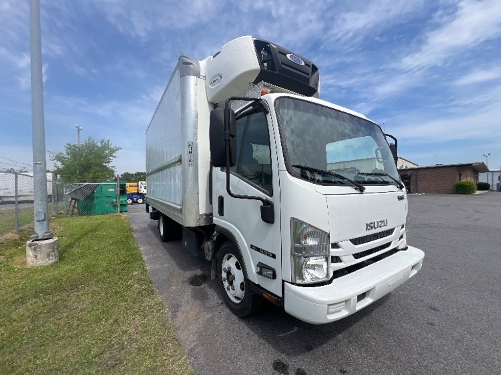 Used Isuzu Cabover Trucks for Sale - Penske Used Trucks