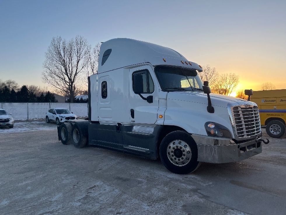 2016 Freightliner Cascadia 12564ST Sleeper Tractor