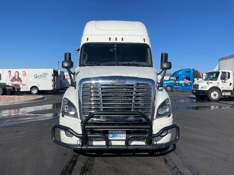2017 Freightliner Cascadia 12564ST Sleeper Tractor