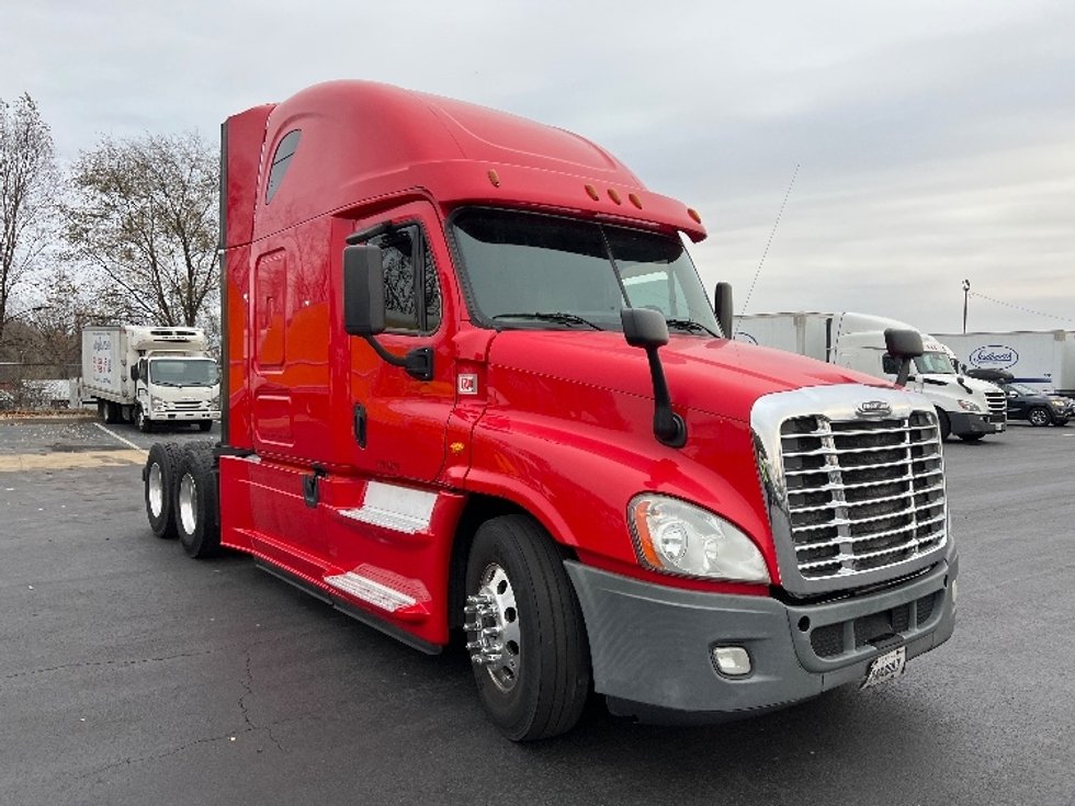 Used Sleeper Trucks for Sale - Penske Used Trucks