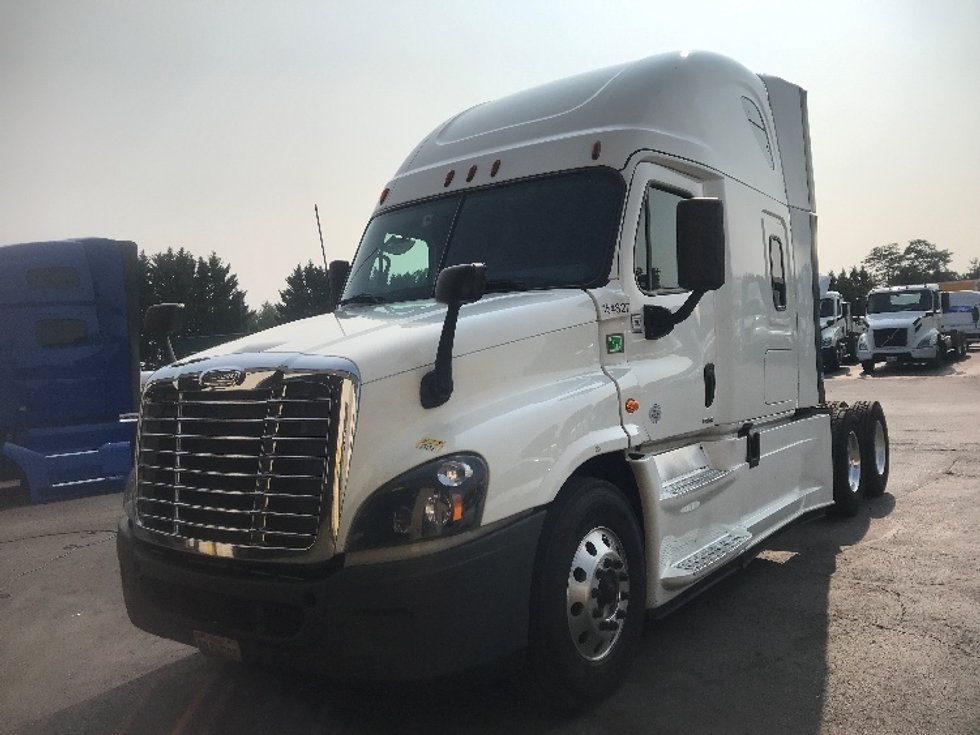 Used Freightliner Cascadia 12564ST Sleeper Trucks for Sale - Penske ...