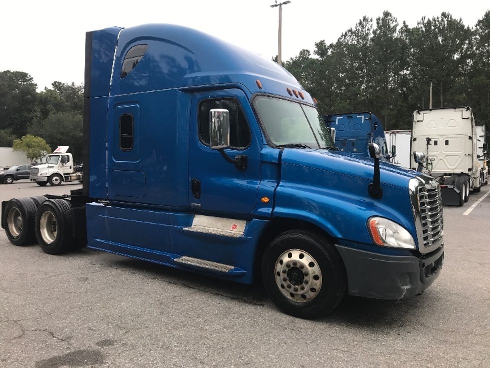 2017 Freightliner Cascadia 12564ST Sleeper Tractor