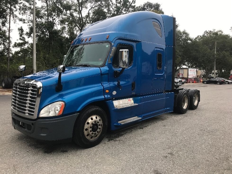 2017 Freightliner Cascadia 12564ST Sleeper Tractor