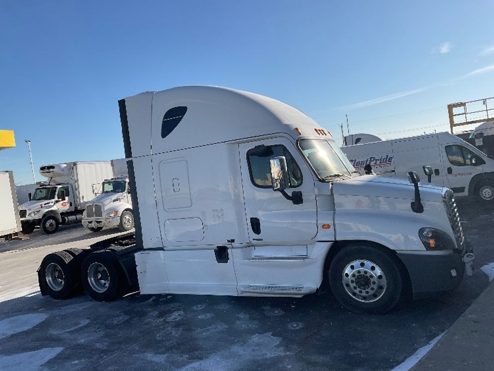 2017 Freightliner Cascadia 12564ST Sleeper Tractor