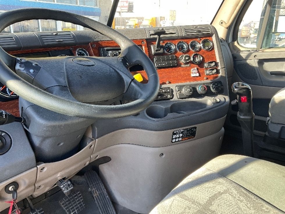 2017 Freightliner Cascadia 12564ST Sleeper Tractor