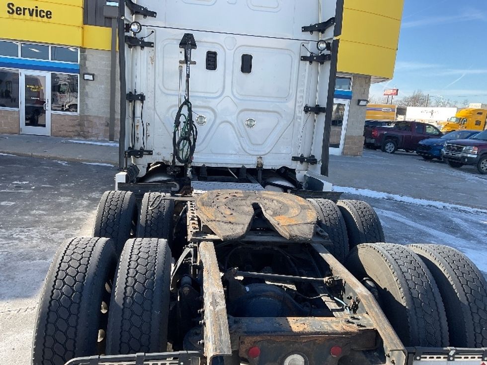 2017 Freightliner Cascadia 12564ST Sleeper Tractor