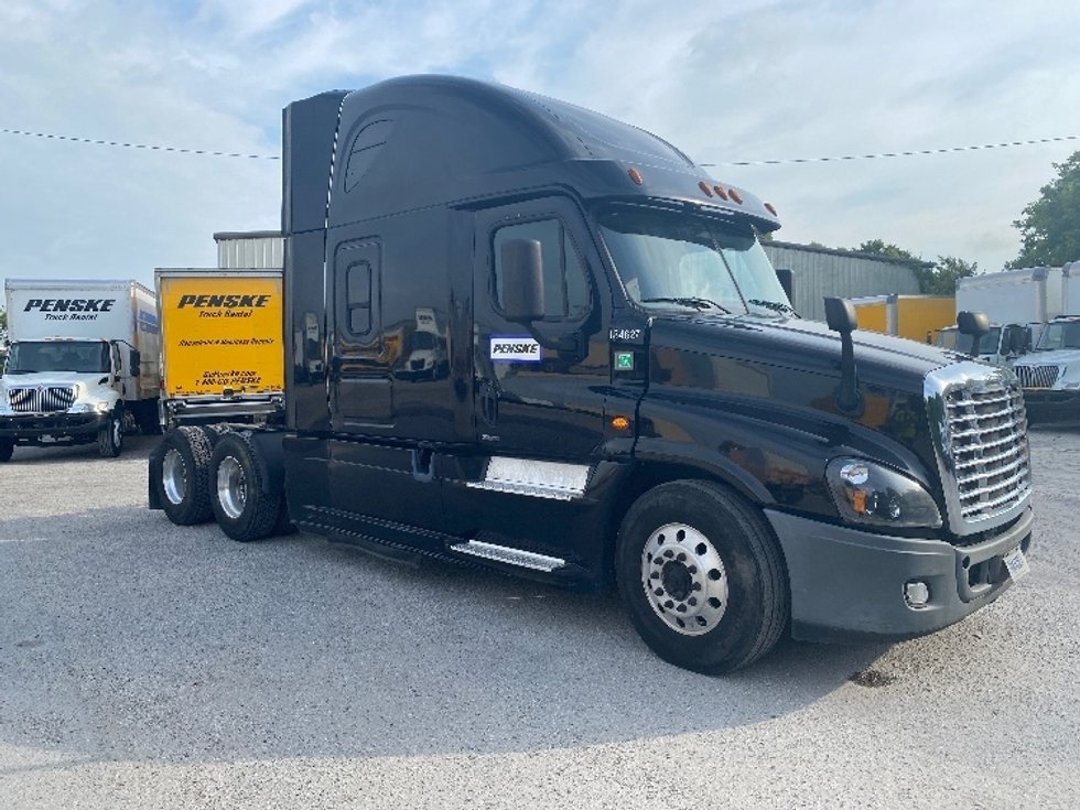 Stunning Used Freightliner Sleeper Trucks For Sale Gallery