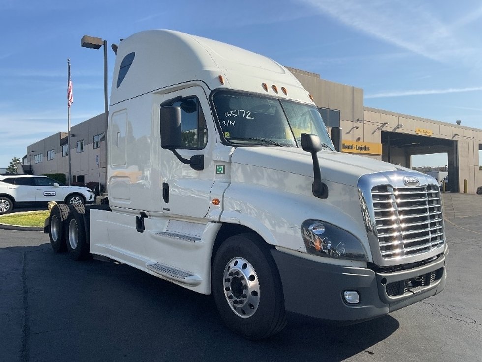 Used Freightliner Sleeper Trucks for Sale in West Sacramento - Penske ...