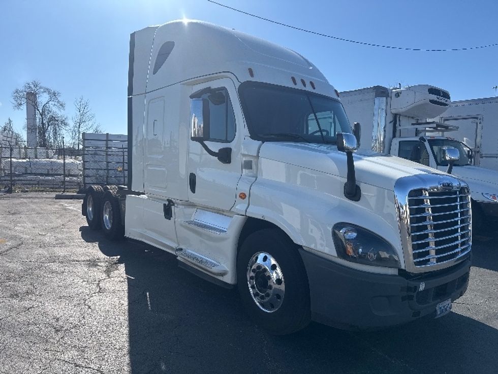 2018 Freightliner Cascadia 12564ST Sleeper Tractor