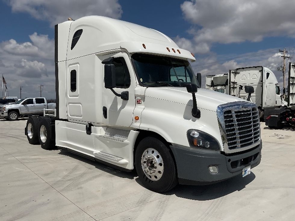 2018 Freightliner Cascadia 12564ST Sleeper Tractor