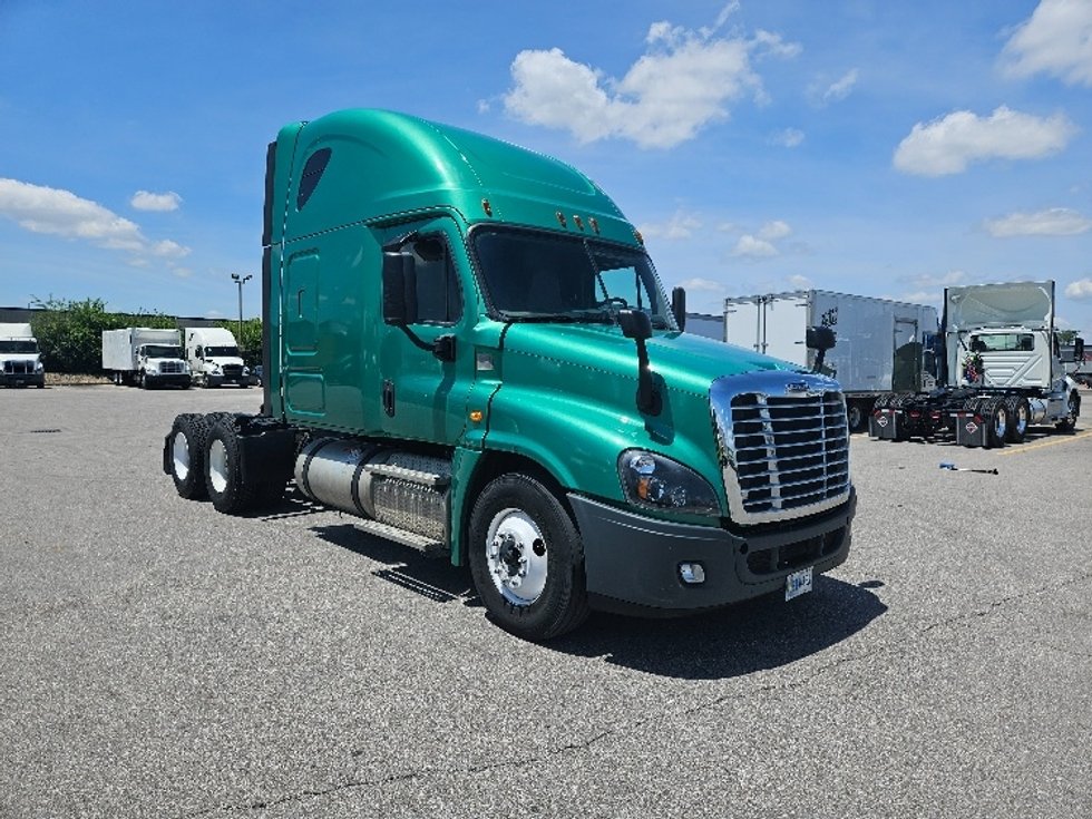 Stunning Used Freightliner Sleeper Trucks For Sale Gallery
