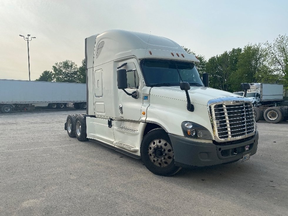 Used Sleeper Trucks for Sale - Penske Used Trucks
