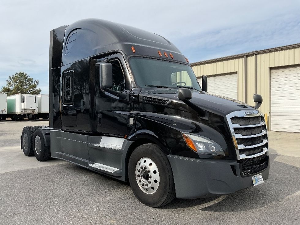 2018 Freightliner T12664ST Sleeper Tractor
