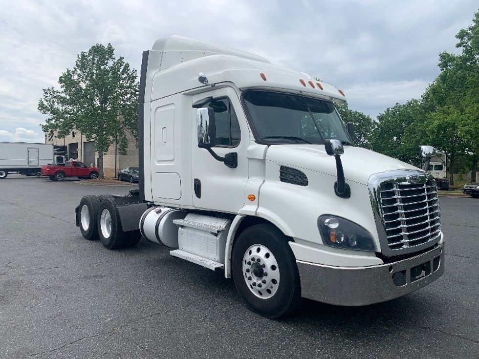 2019 Freightliner Cascadia 11364ST Sleeper Tractor