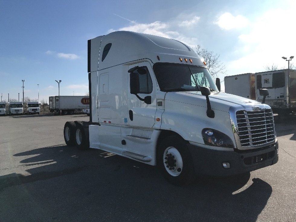 Used Sleeper Trucks for Sale - Penske Used Trucks