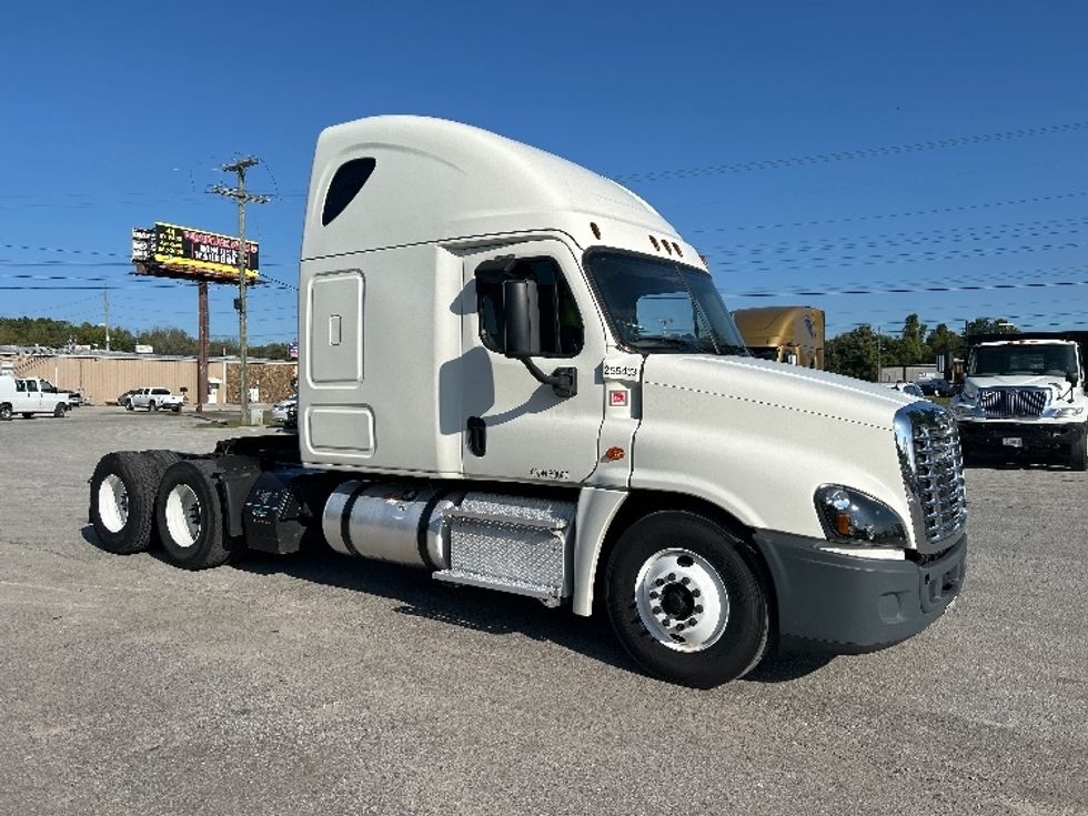 2019 Freightliner Cascadia 12564ST Sleeper Tractor