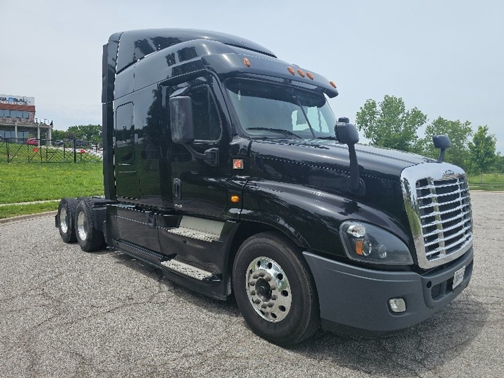 Stunning Used Freightliner Sleeper Trucks For Sale Gallery
