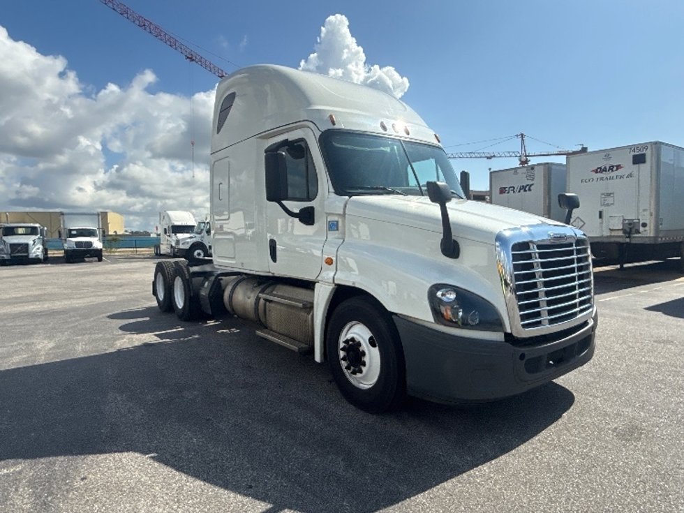 Used Sleeper Trucks for Sale - Penske Used Trucks