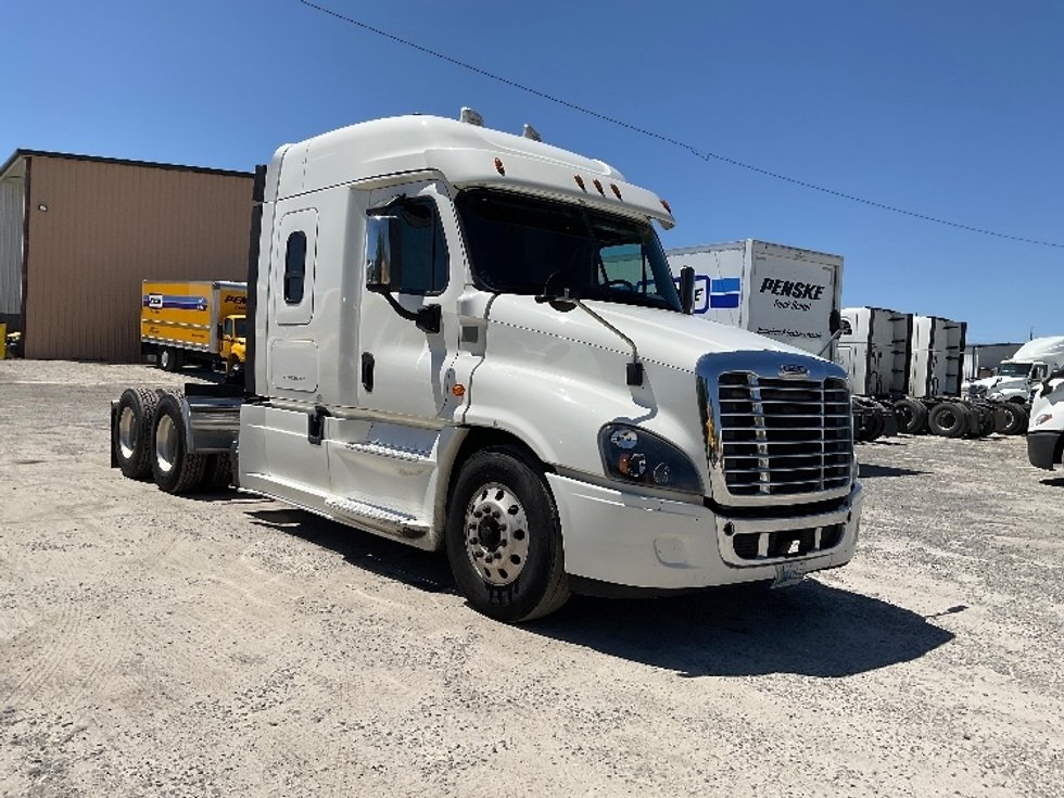 Used Sleeper Trucks for Sale - Penske Used Trucks