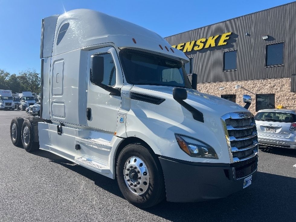 2019 Freightliner T12664ST Sleeper Tractor
