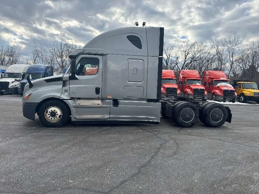2019 Freightliner T12664ST Sleeper Tractor