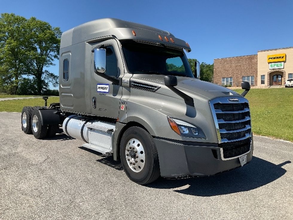 2019 Freightliner T12664ST Sleeper Tractor