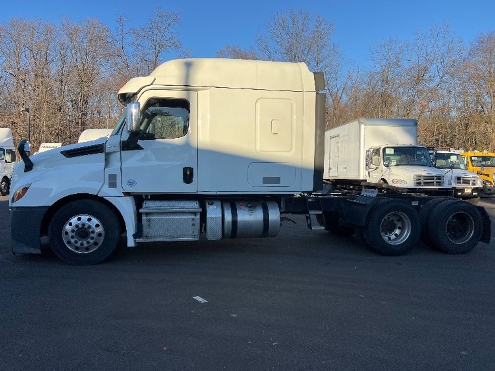 2019 Freightliner T12664ST Sleeper Tractor