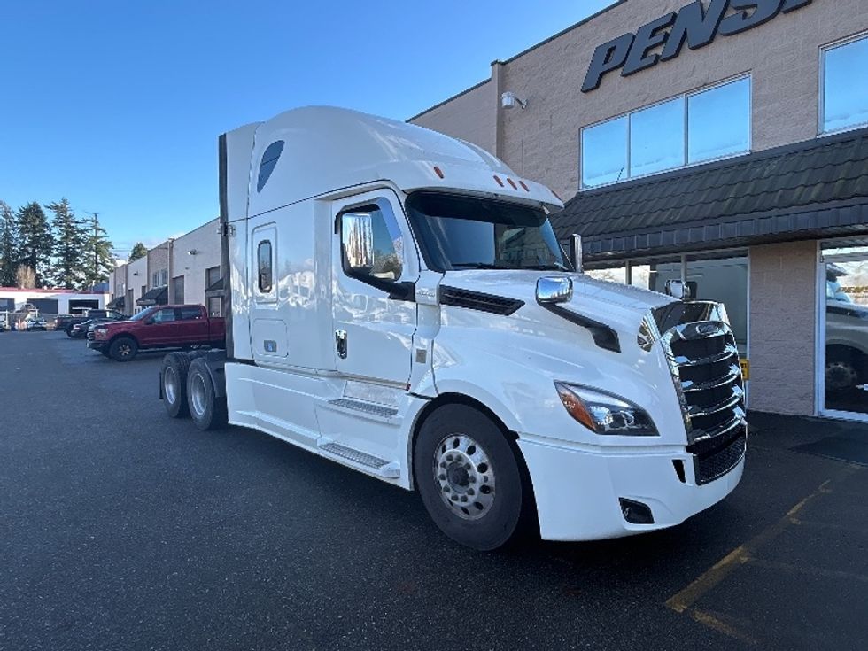 2019 Freightliner T12664ST Sleeper Tractor