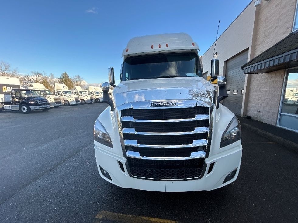 2019 Freightliner T12664ST Sleeper Tractor