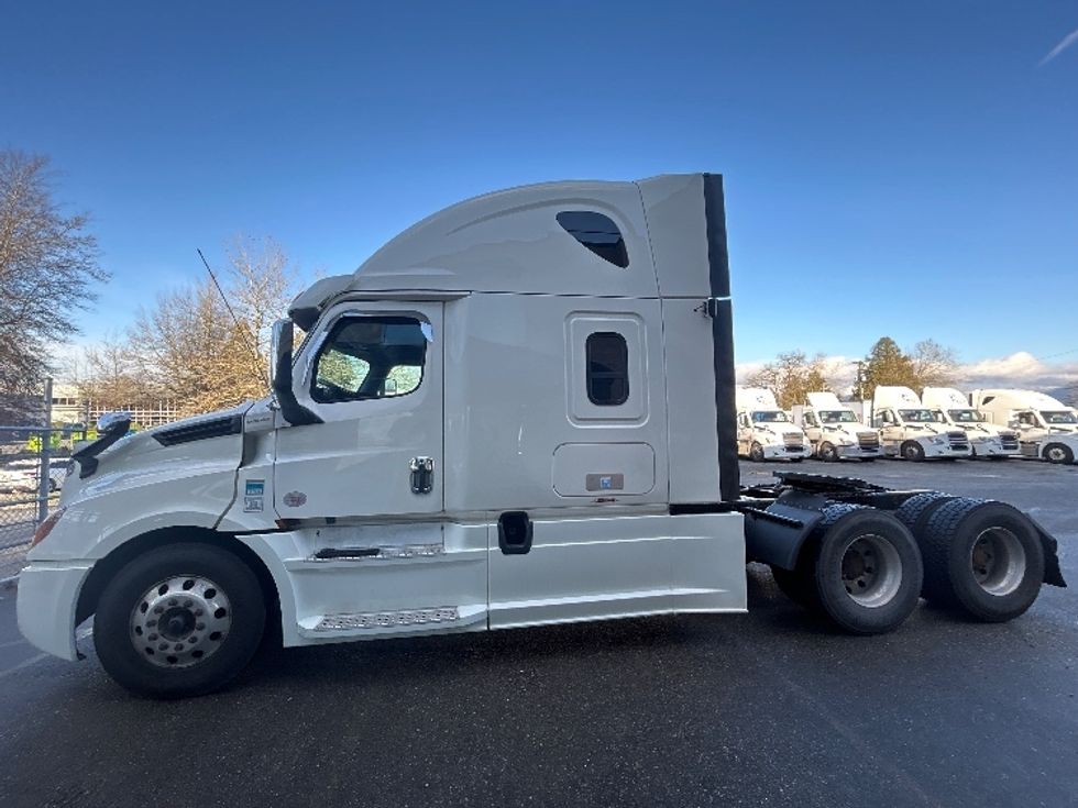 2019 Freightliner T12664ST Sleeper Tractor