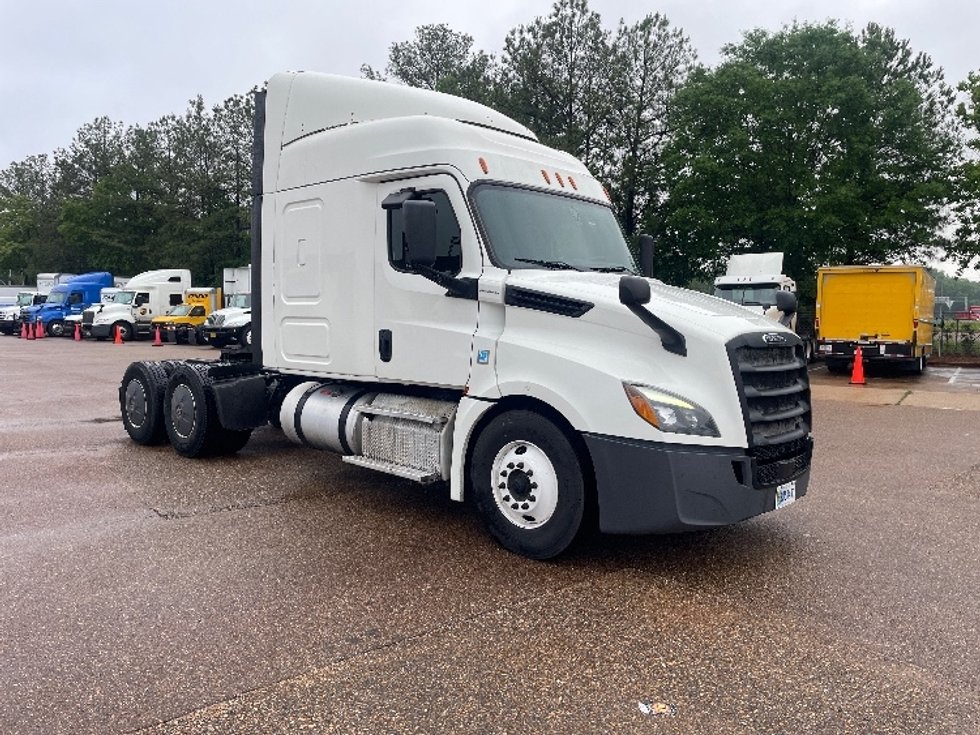 Used Sleeper Trucks for Sale - Penske Used Trucks