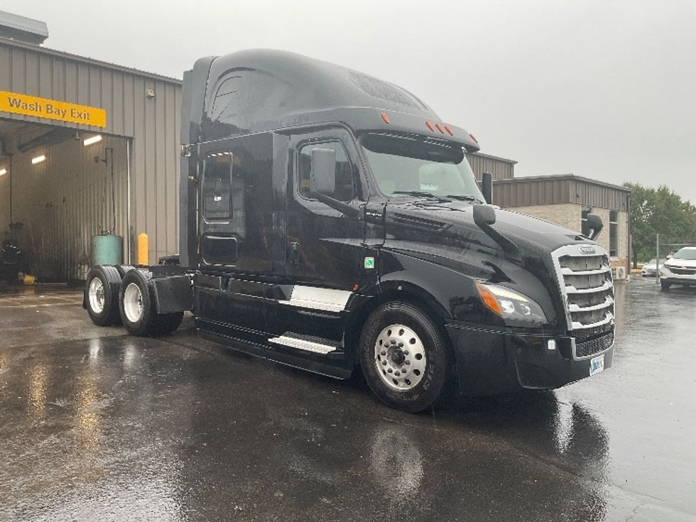 2019 Freightliner T12664ST Sleeper Tractor